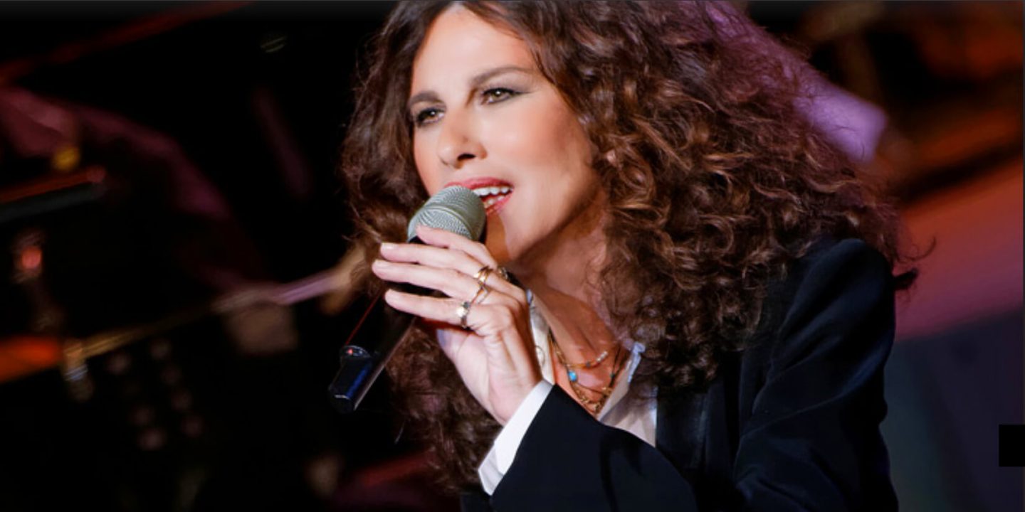 GREEK SINGERS PERFORMING IN ATHENS - Why Athens