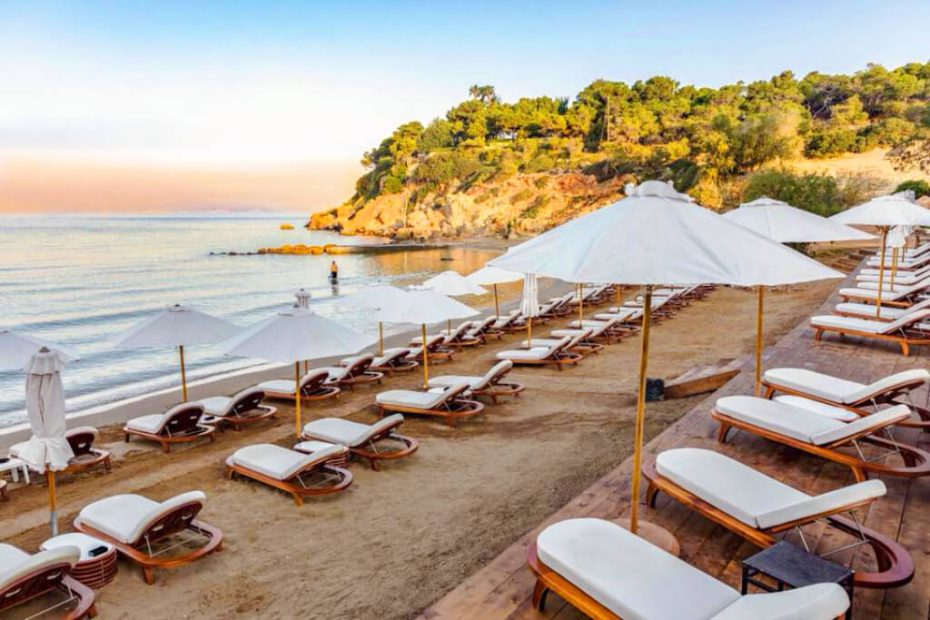 BEST BEACHES IN ATHENS - Our top picks for where to swim in Athens