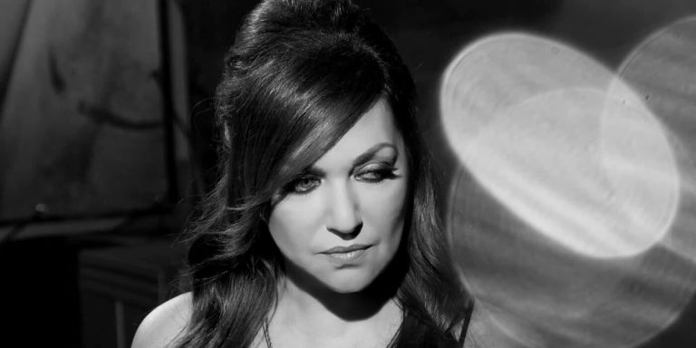 GREEK SINGERS PERFORMING IN ATHENS - Why Athens