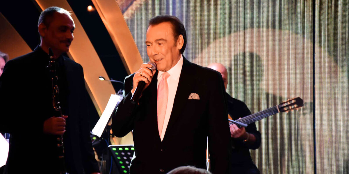 GREEK SINGERS PERFORMING IN ATHENS - Why Athens