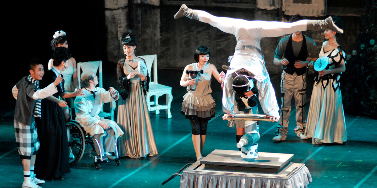 DALIAN ACROBATIC TROUPE live in Athens | Why Athens City Guide