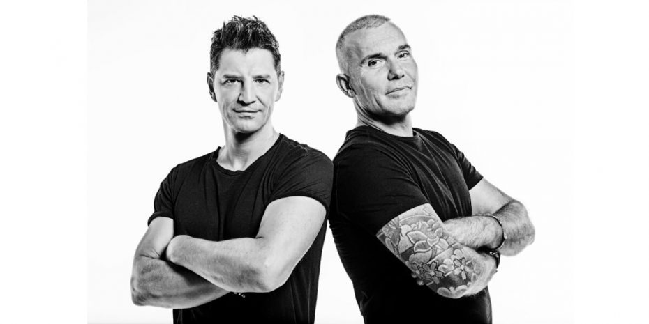 GREEK SINGERS PERFORMING IN ATHENS - Why Athens